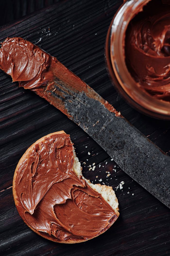 Crema de cacao y avellanas casera y saludable con 2 ingredientes